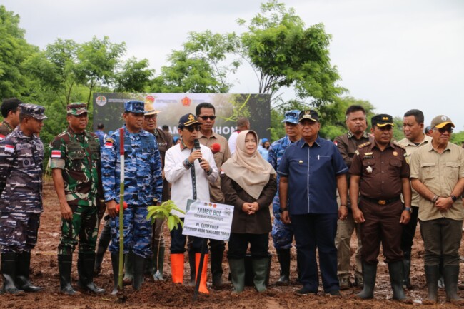 Pj. Gubernur NTT Ayodhia Kalake Hadiri Tanam Pohon Bersama Serentak ...